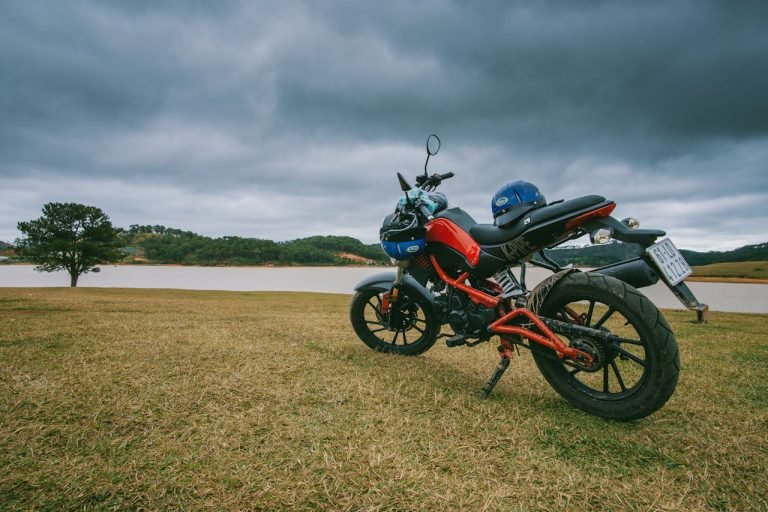 Op pad met de motor; zo ga je veilig de weg op - Rijschool blog